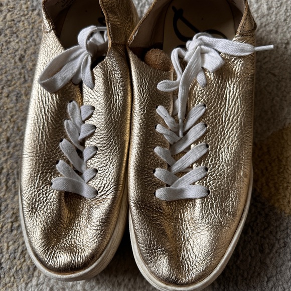 Sam Edelman | Shoes | Sam Edelman Gold Sneakers With White Laces | Poshmark
